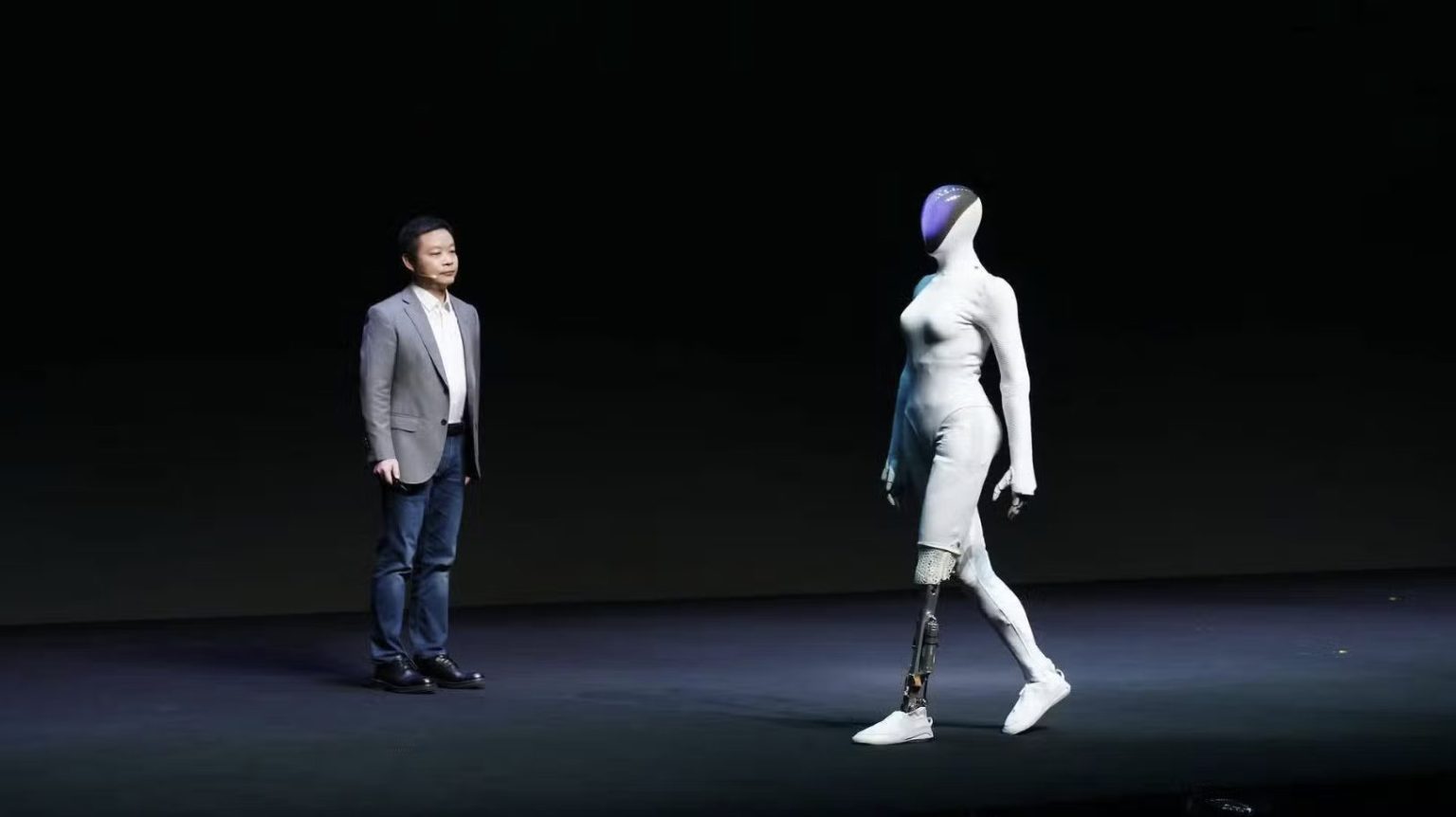 XPeng Female Humanoid Robot ‘IRON’, Shocks the World: Too Human to Be Real?